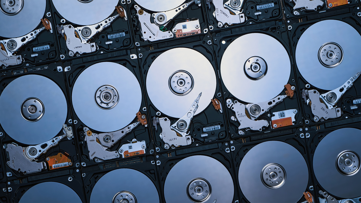 Western Digital details 14-platter 3.5-inch HAMR HDD designs with 140 ...