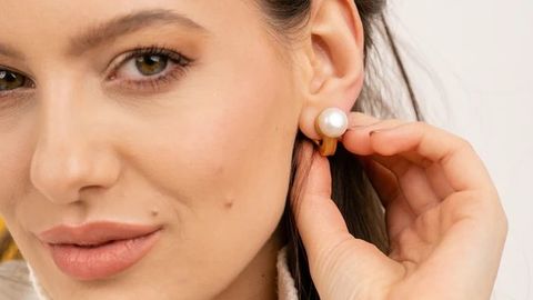 These pearl earrings at CES 2023 can play music, take calls — why they ...