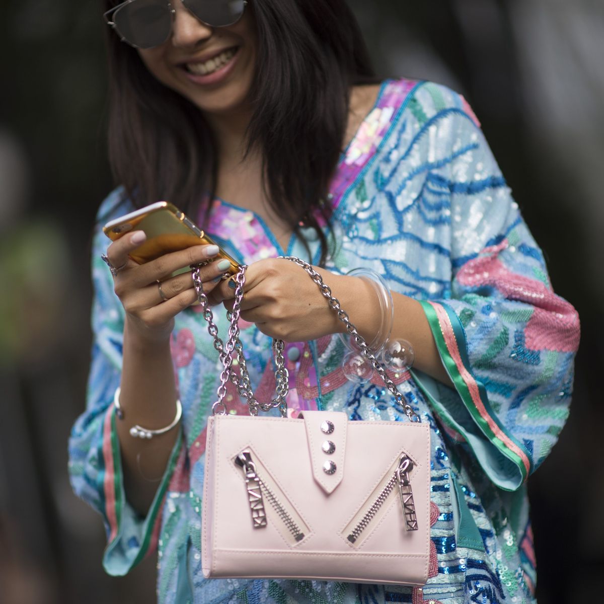 Why Siri Uses a Woman's Voice - Reasons Why Computer Voices Are Female ...