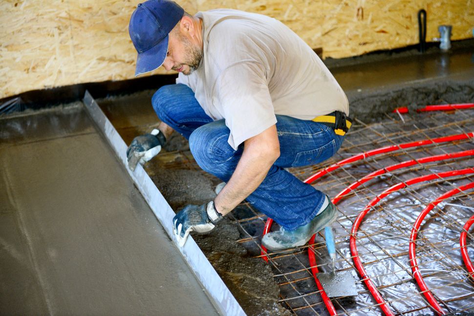 Floor Screed: Types, Cost and How it's Applied | Homebuilding