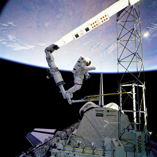 Space History Photo: Structures in Space | Space