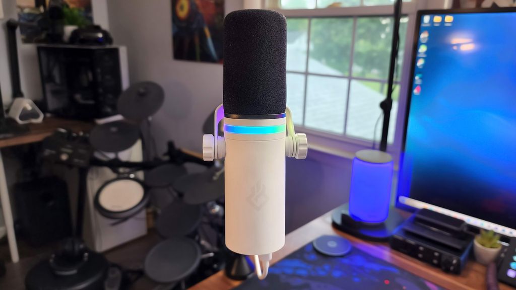 Beacn Mic and Mix Create Review: A one-two punch for content creators ...