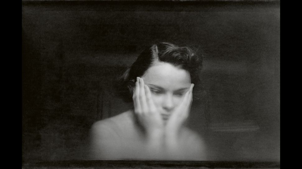 Saul Leiter: Unseen work from pioneer of street photography released in ...