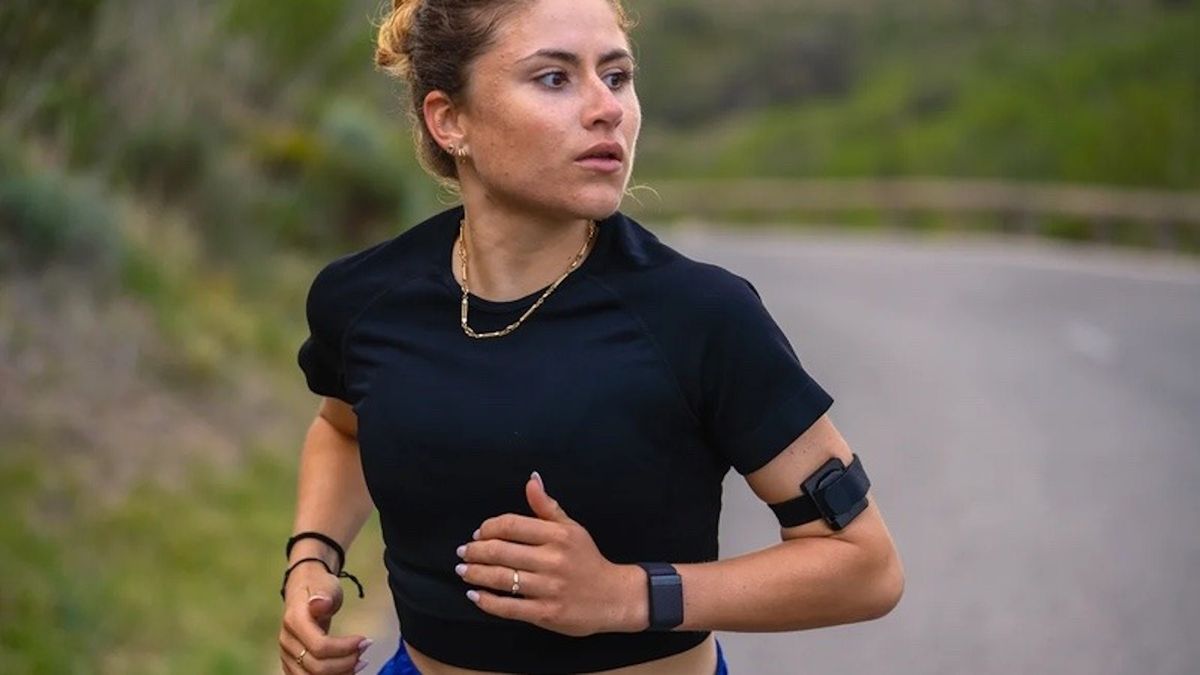 This wearable hydration sensor tracks your sweat loss as you exercise ...