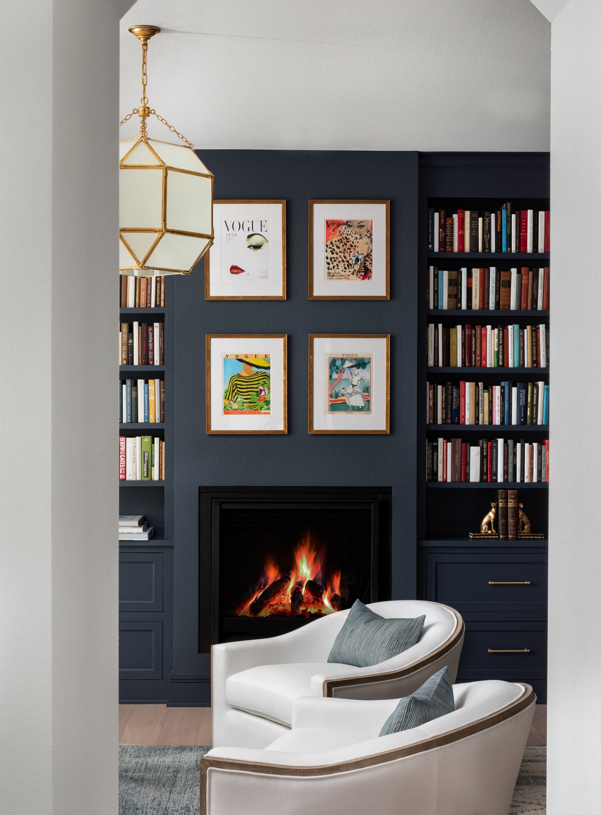 Should your shelving match the wall? Interior designers agree on the ...