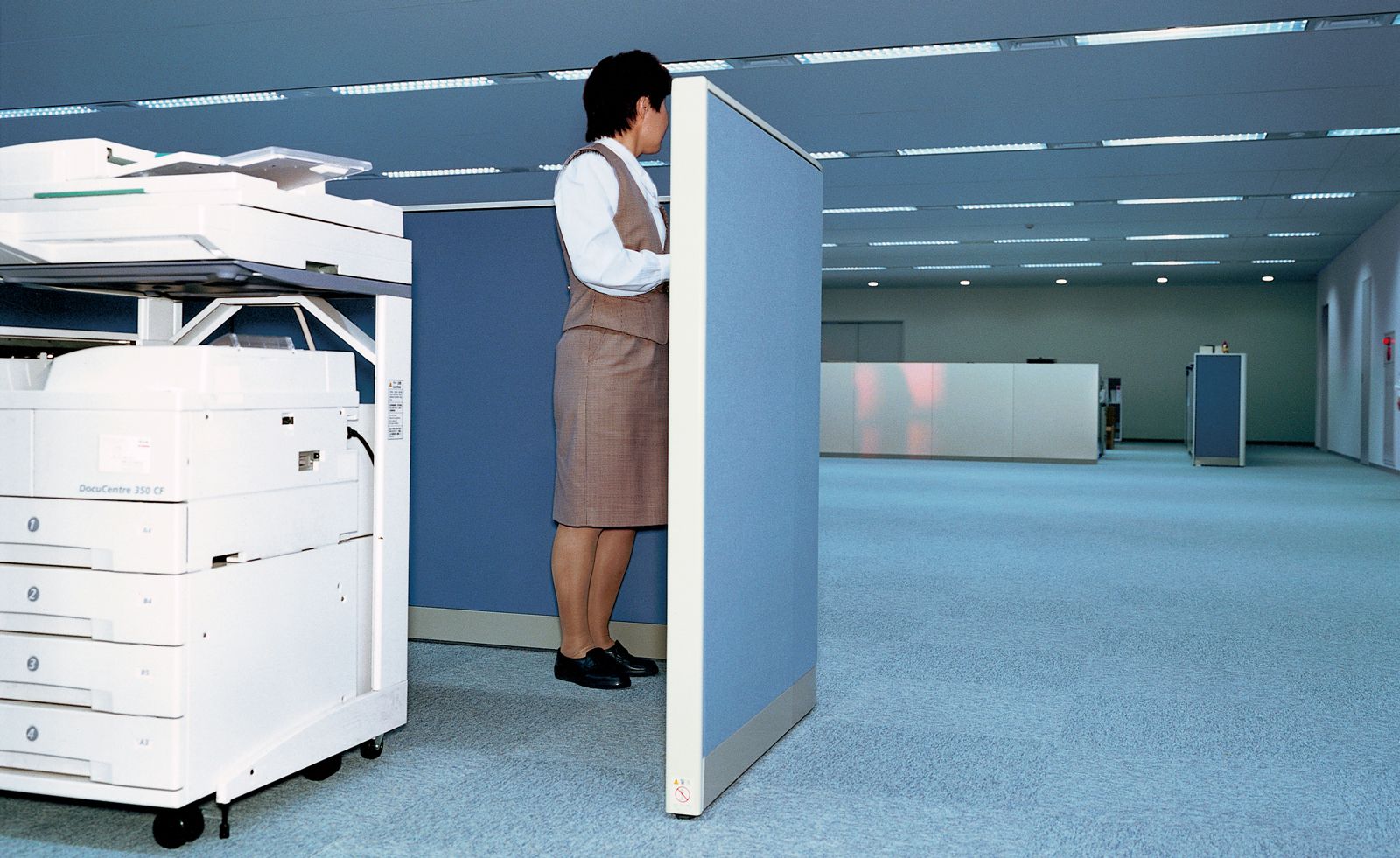 Lars Tunbjörk's uncanny 'Office' photobook is reissued over 20 years ...