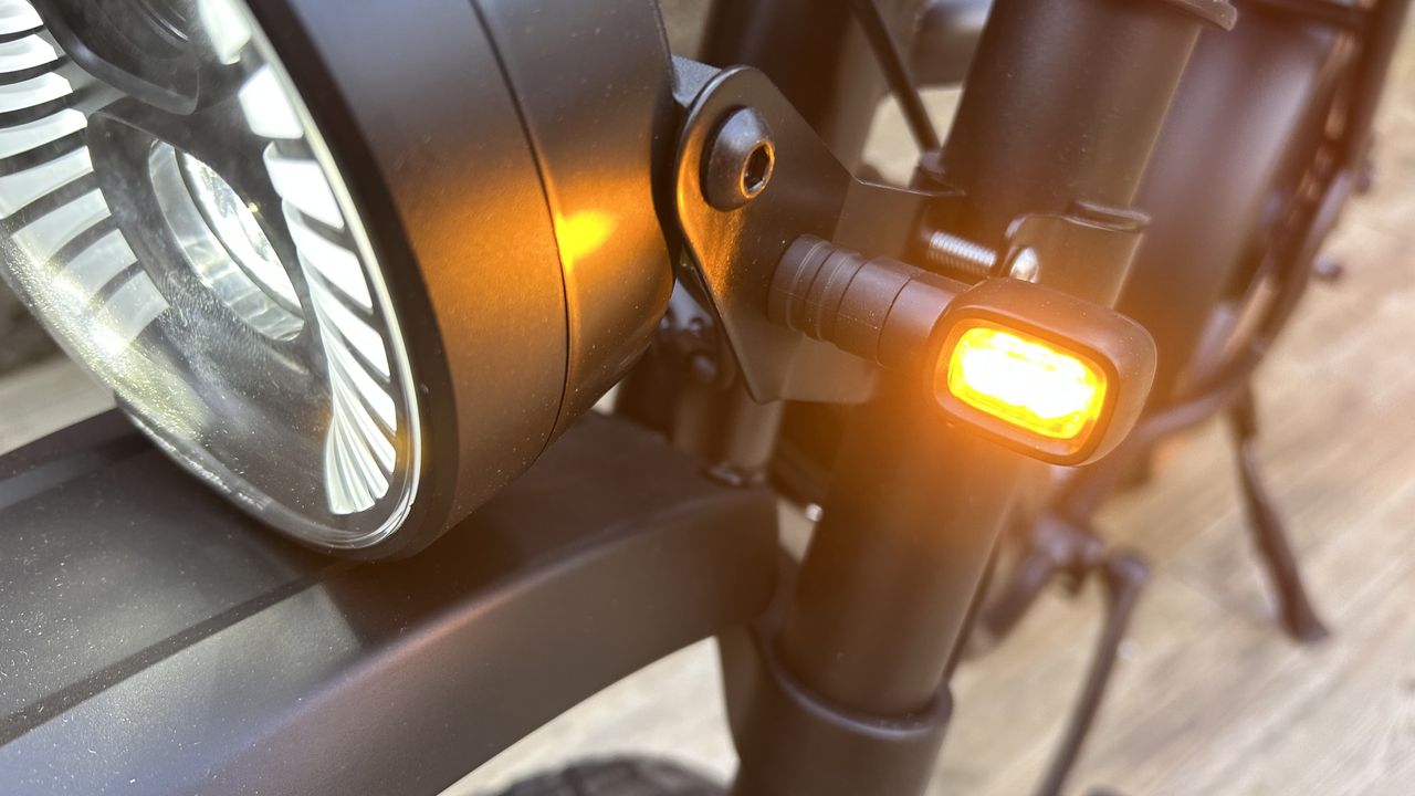 Halfords B98 Electric Hybrid Bike review: big-tyred bruiser with a ...