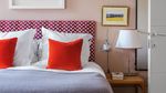 Is the ‘unexpected red theory’ trend still going strong in 2025 ...