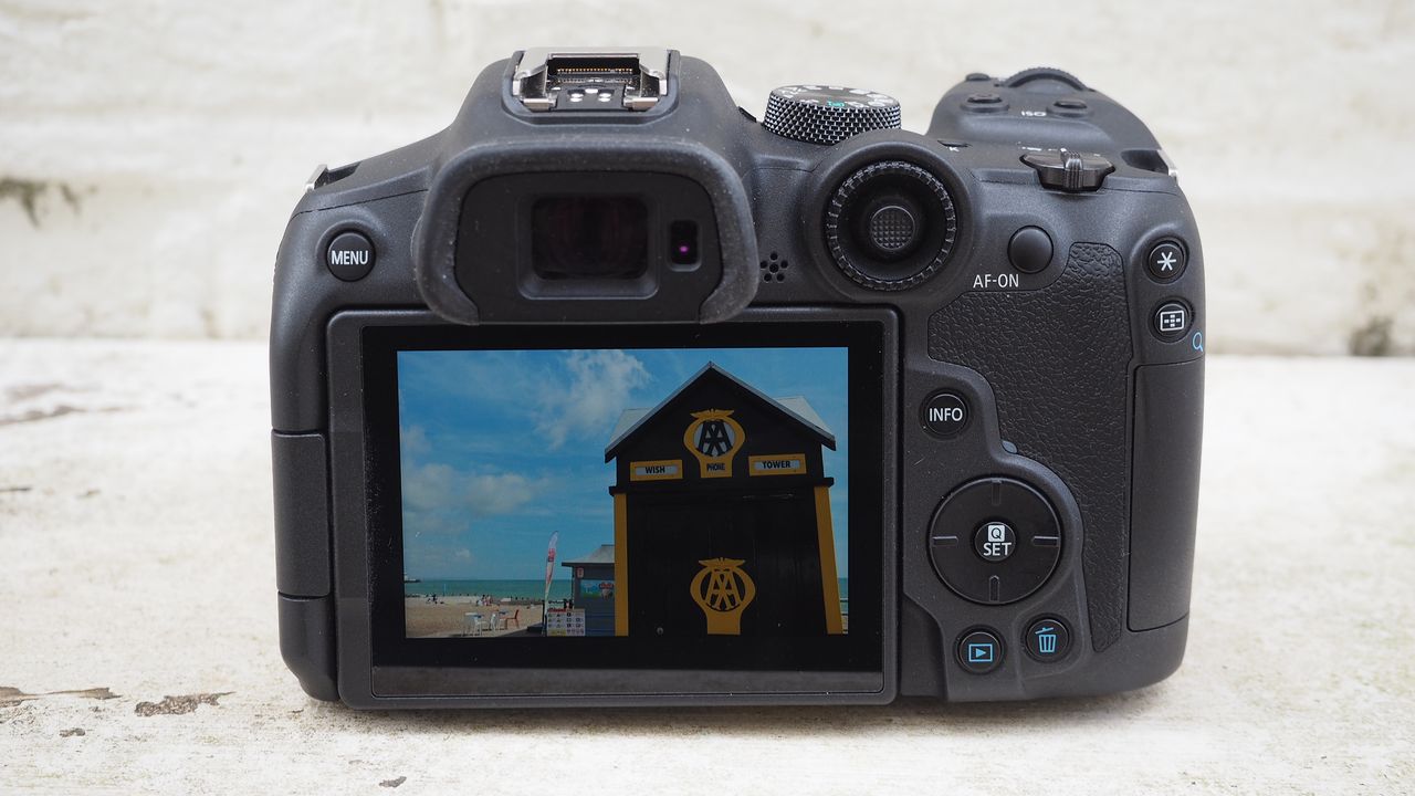 Canon EOS R7 review | T3