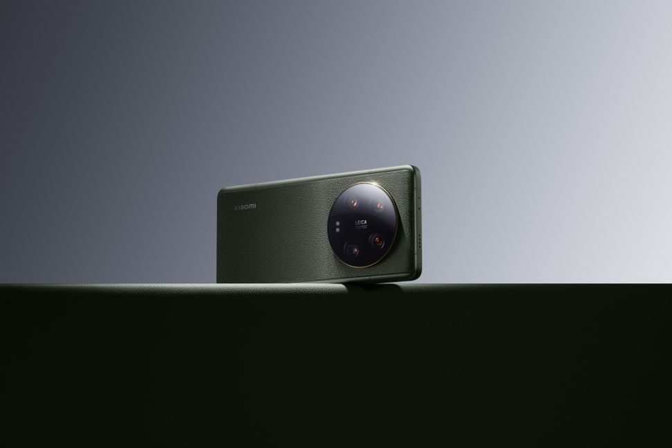 LIVE: Xiaomi 13 Ultra brings world's first variable aperture 1-inch ...