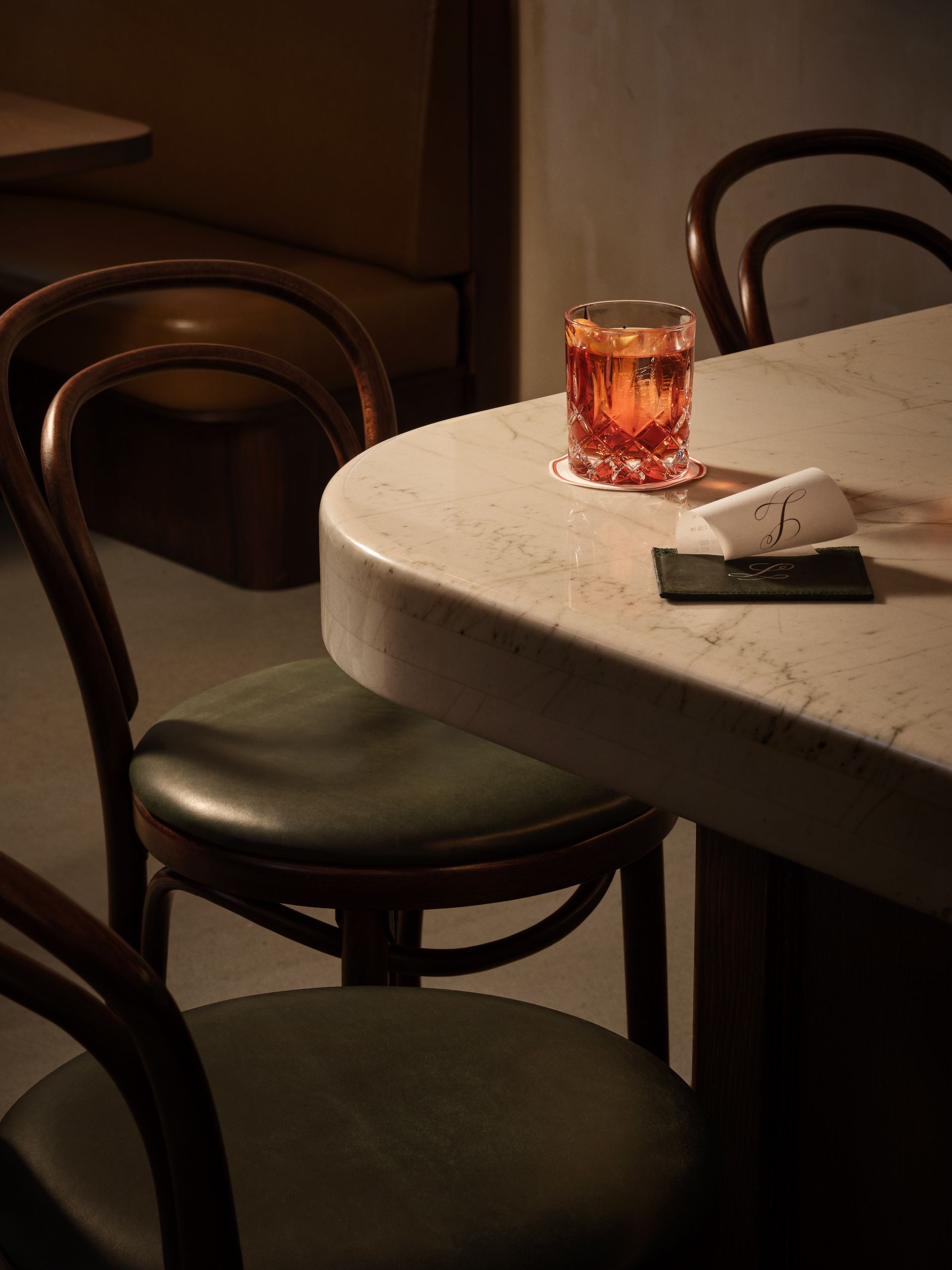 Leon’s restaurant New York: beauty and family history dine side by side ...