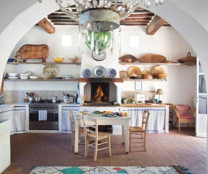 7 Tuscan kitchens that showcase that effortless Italian country style ...