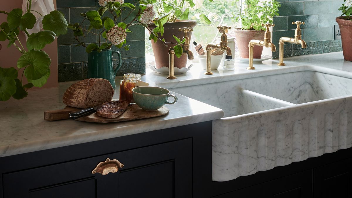Best Kitchen Sinks: Styles to Suit Every Kitchen | Homebuilding