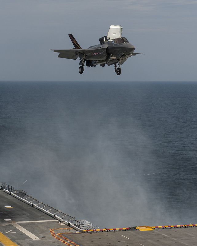 In Photos: F-35 Fighter Jet Makes 1st Vertical Night Landing | Live Science
