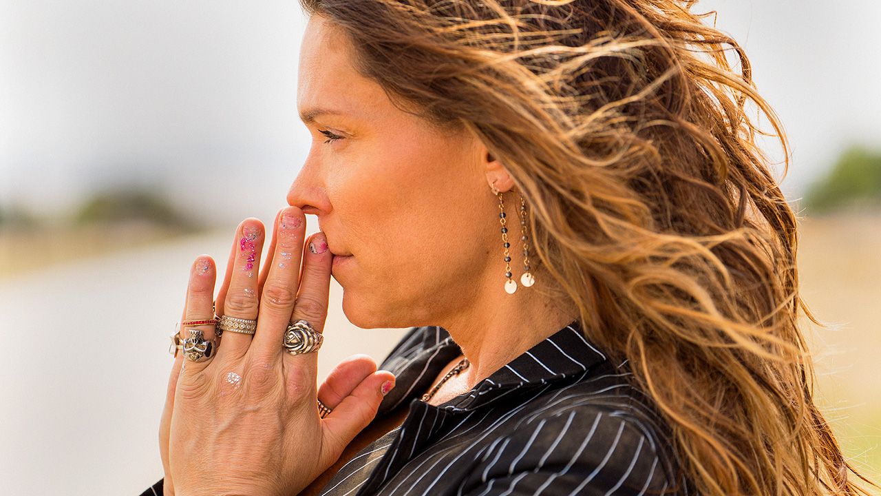 Watch Beth Hart connect with fans in heartwarming No Place Like Home ...