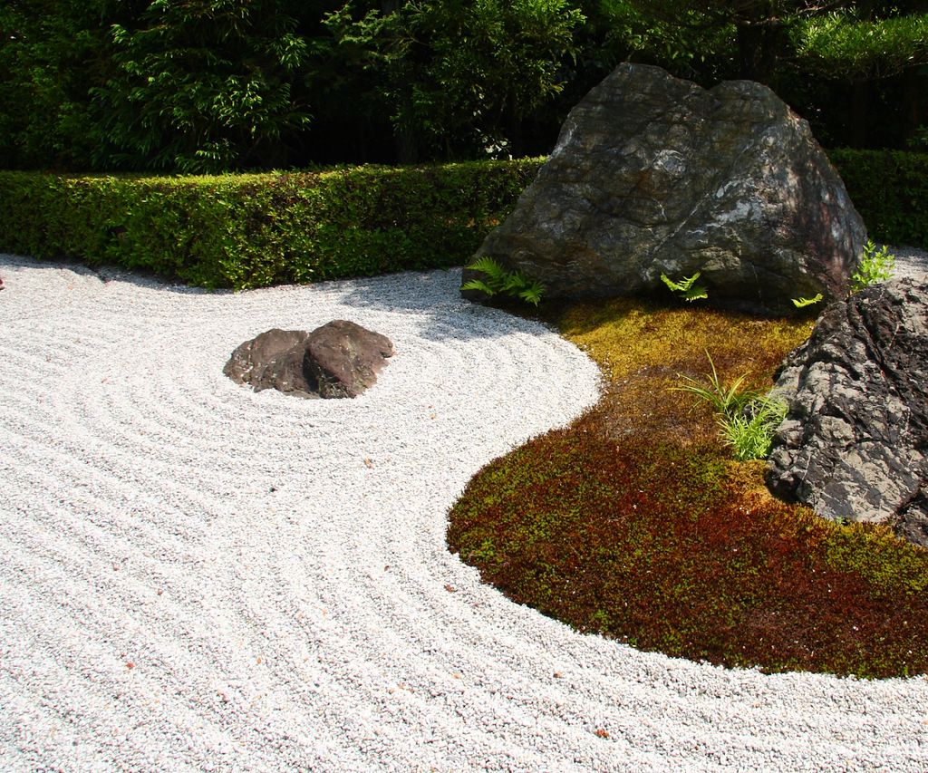 Small Japanese garden ideas: 15 inspiring design choices | Homes and ...