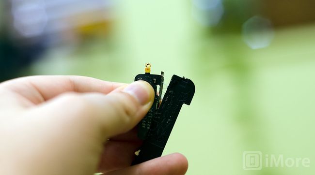 How to fix the loud speaker assembly in an iPhone 4S | iMore