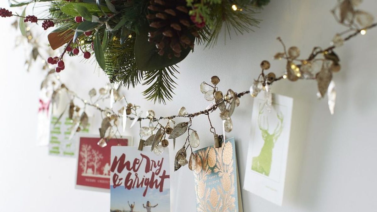The best holiday card displays from Target, Amazon, and more | Homes ...