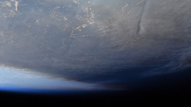 Astronaut spots clouds from Tonga volcano eruption from space (photos ...