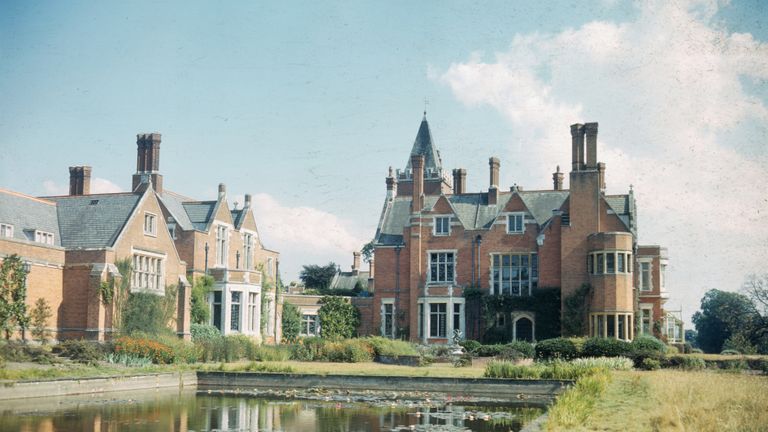 Where do Duchess Sophie and Prince Edward live and do they own Bagshot ...