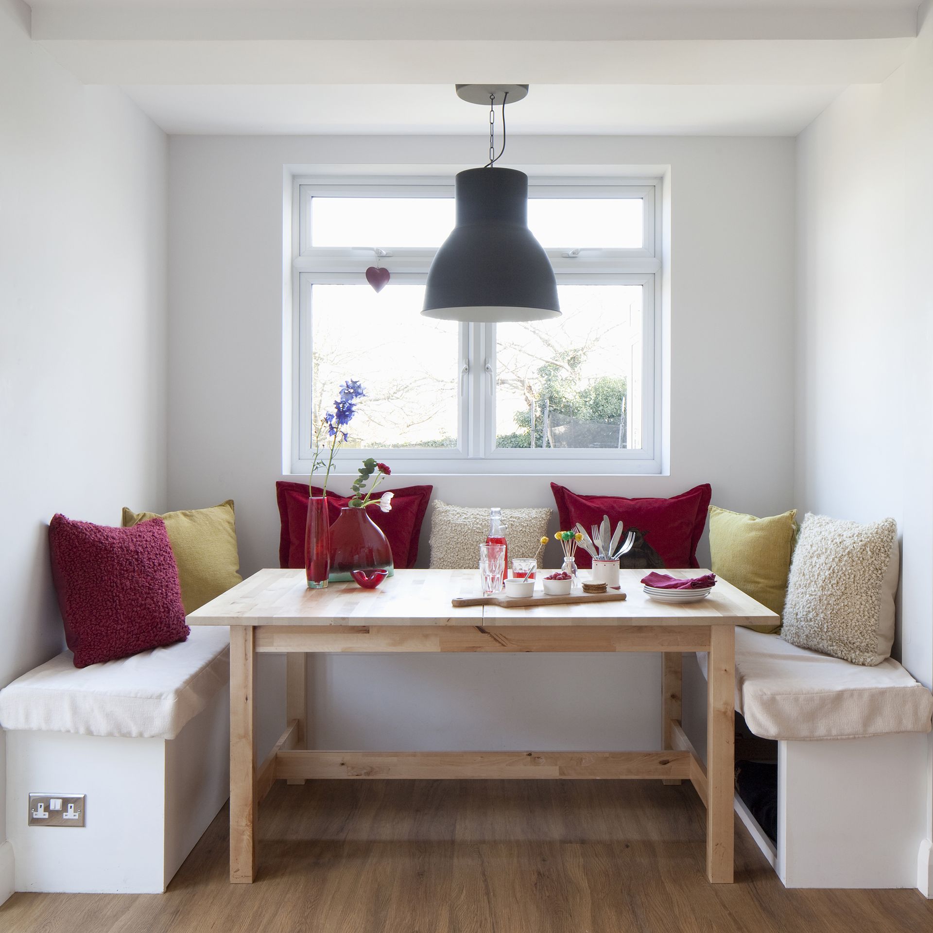 Dine in style with these 10 ideas for banquette seating and kitchen ...
