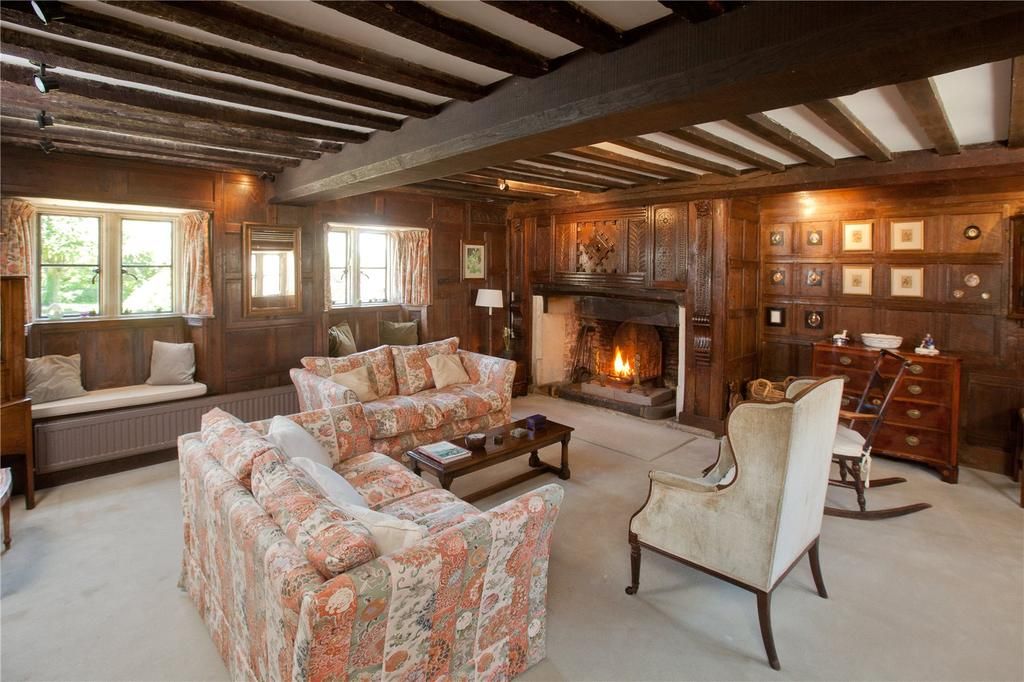 The manor house built from the same stone as Salisbury Cathedral ...