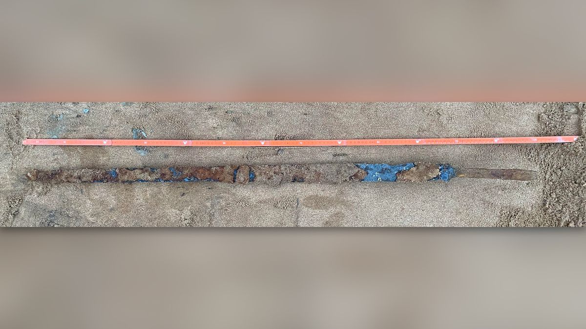 Medieval grave of 'very, very powerful' man and his 4-foot-long sword ...