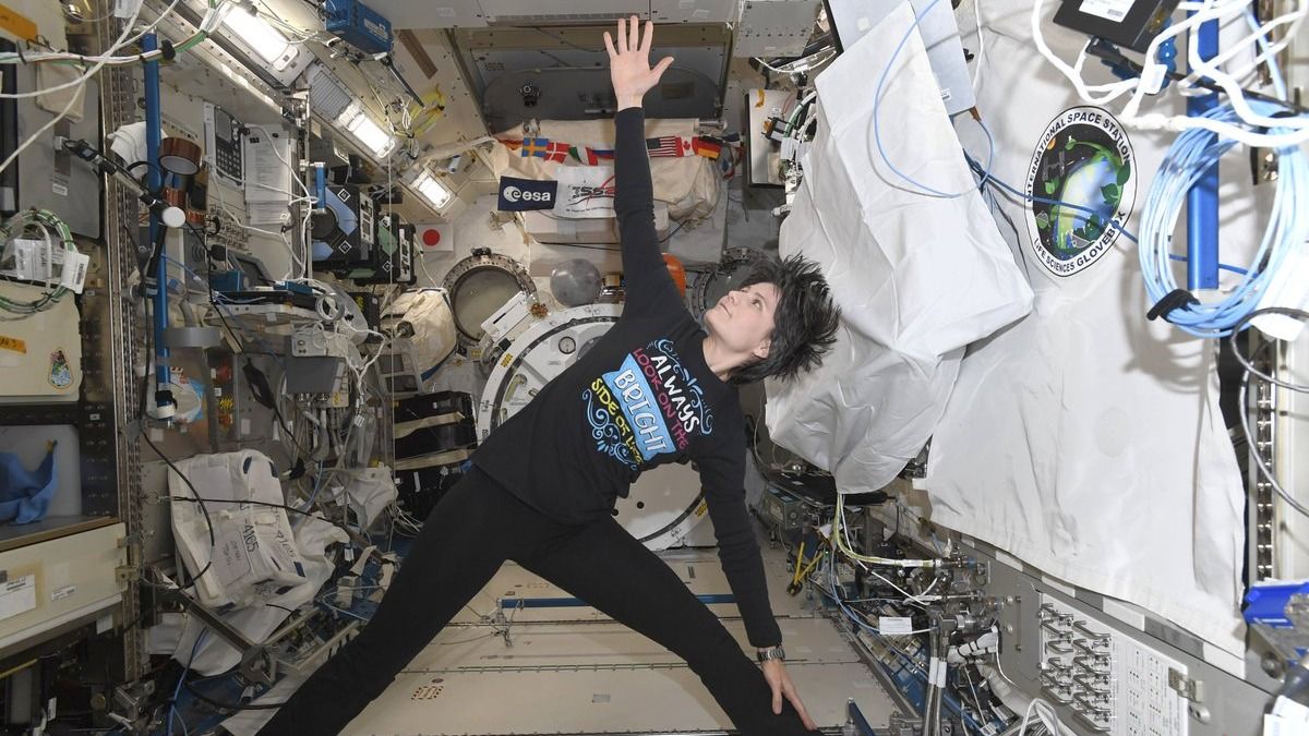 Star pose: Astronaut does yoga on International Space Station | Space