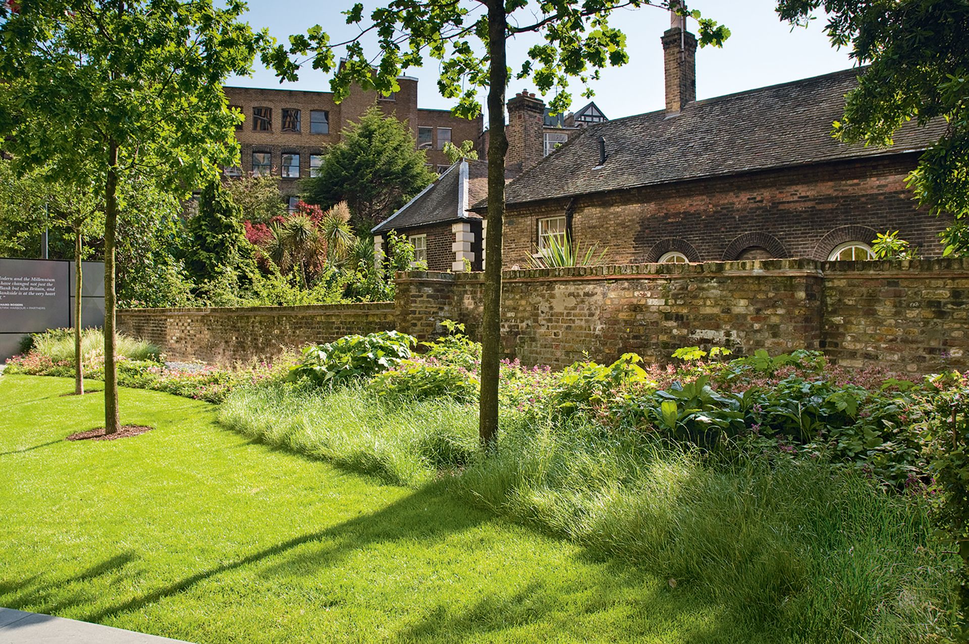 Landscaping around trees – 10 stunning ideas | Homes and Gardens