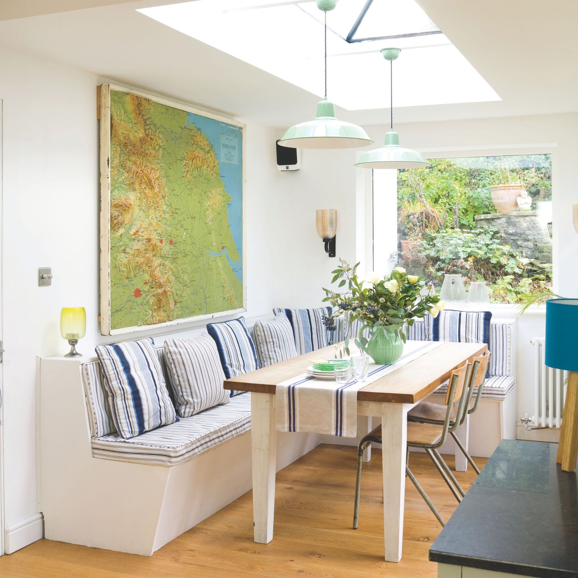 Is 'wall mopping' the best way to clean painted walls? | Ideal Home