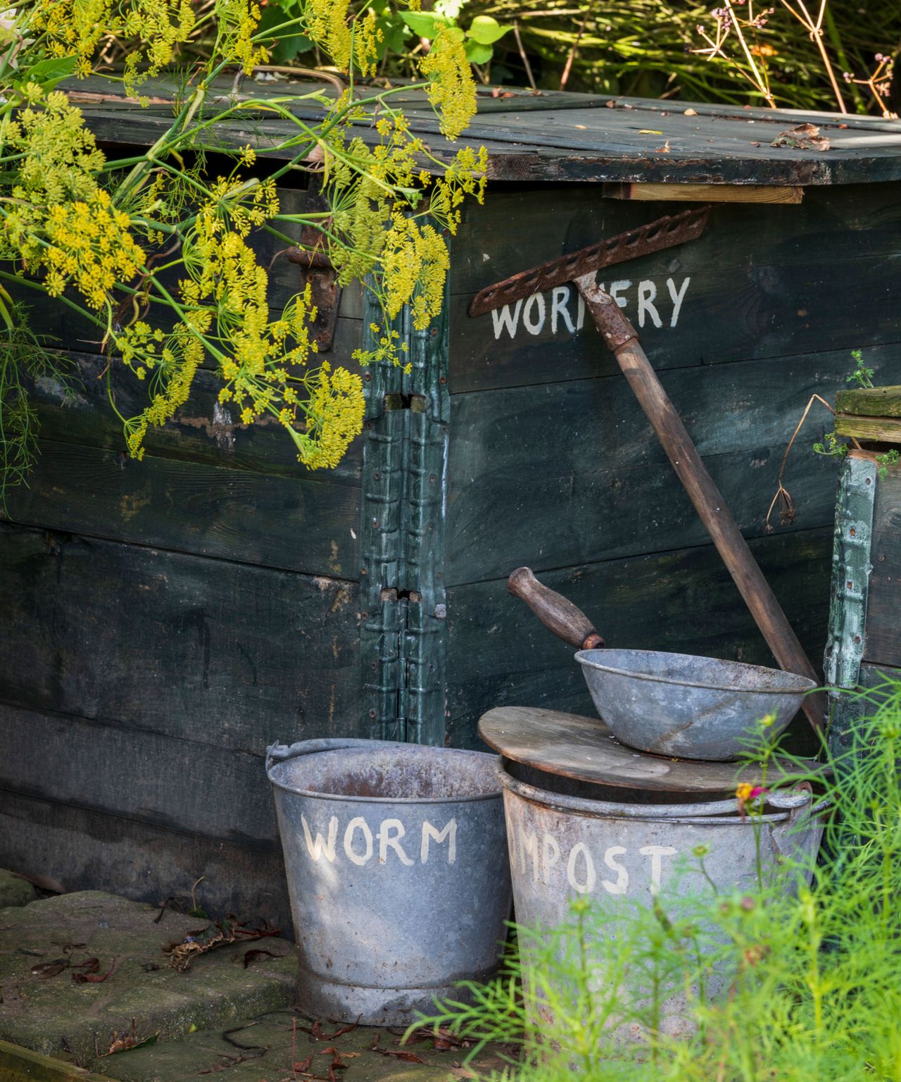 How to use a wormery for compost: guide to worm compost bins | Homes ...