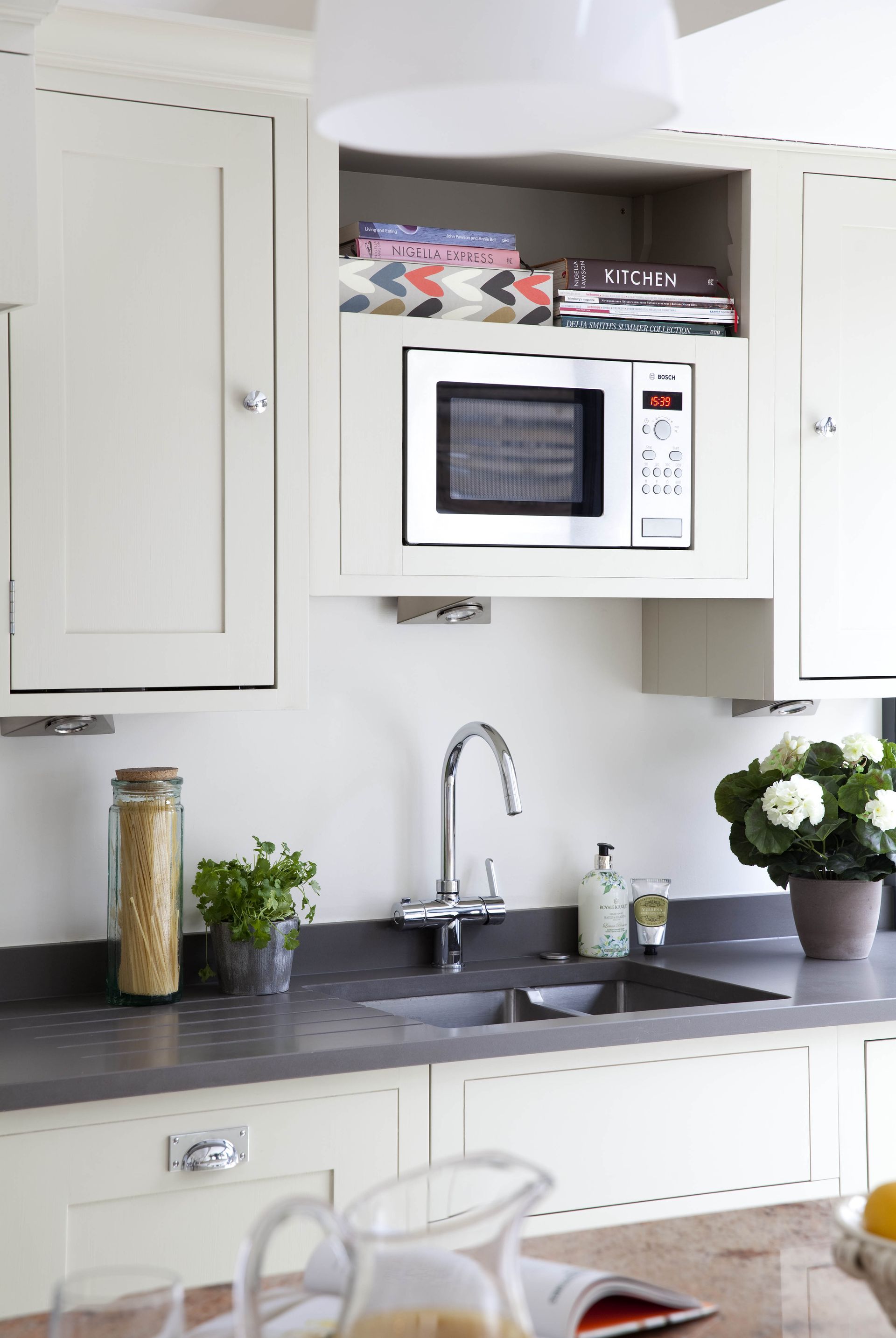 Are microwaves bad for you? Experts weigh in | Homes and Gardens
