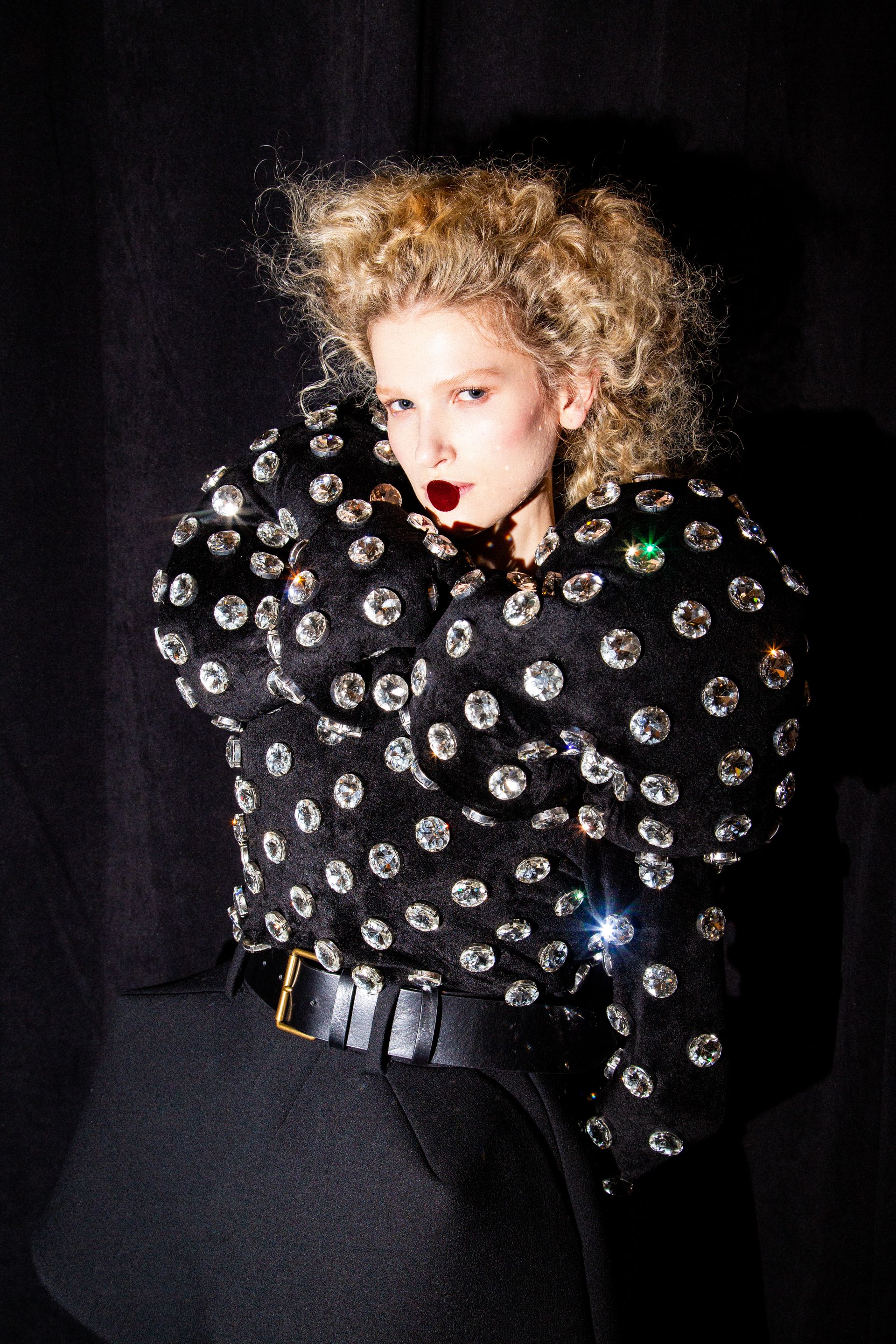 Marc Jacobs Fall/Winter 2025 Show Was a Paper Doll Fantasy | Who What Wear