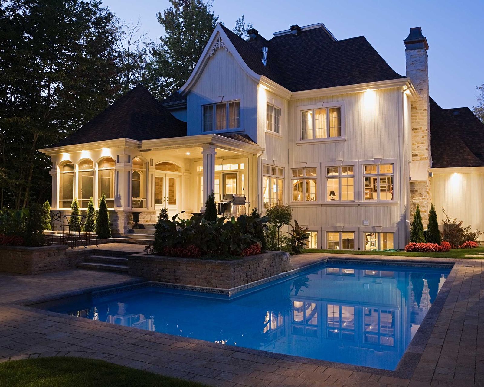 11 swimming pool shapes to consider | Gardeningetc