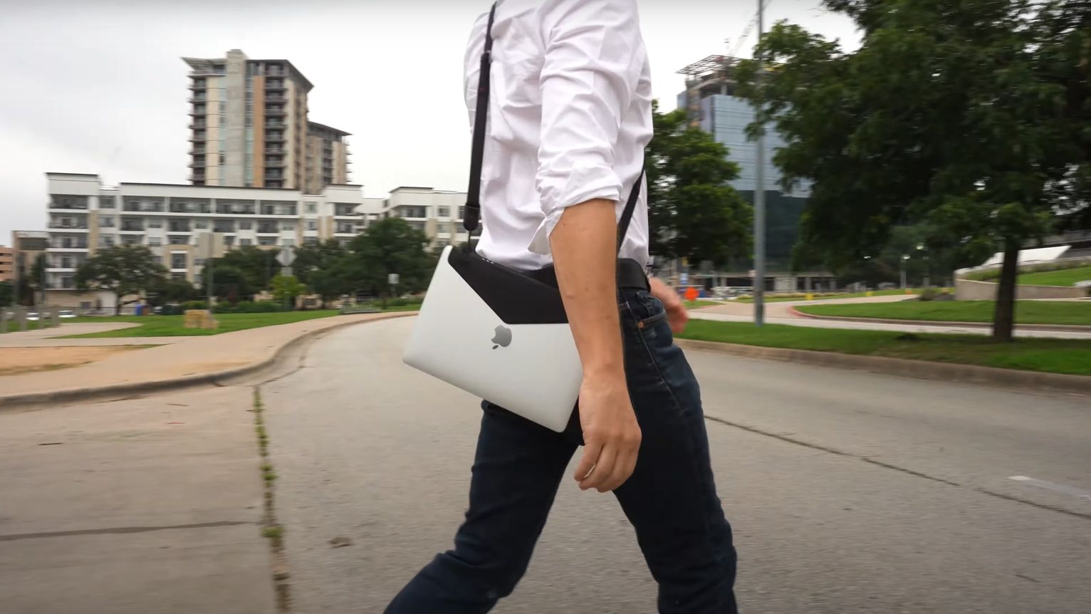 I'm seriously worried for anyone using The Laptop Strap to carry their ...