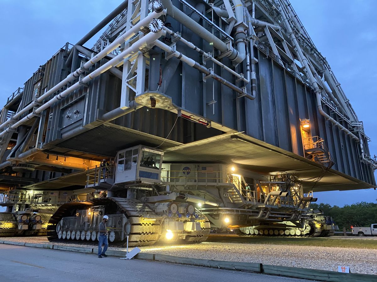 NASA's megarocket mobile launcher crawls to the launch pad for moon ...