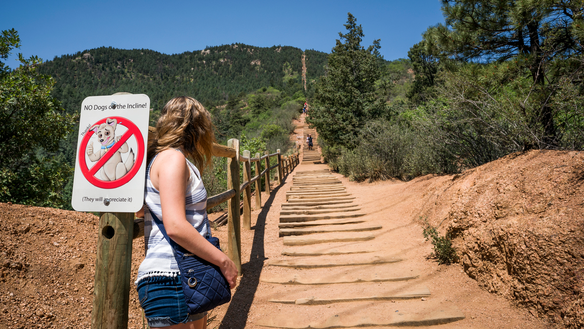 Hiker dies on Colorado’s daunting 2744-step Manitou Incline trail ...