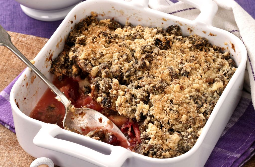 Christmas crumble | British Recipes | GoodtoKnow
