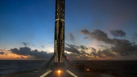 SpaceX launches Starlink satellites on record 32nd flight of Falcon 9 ...