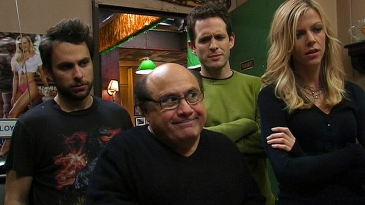 32 Crazy Moments With Danny DeVito's Frank Reynolds On It's Always ...