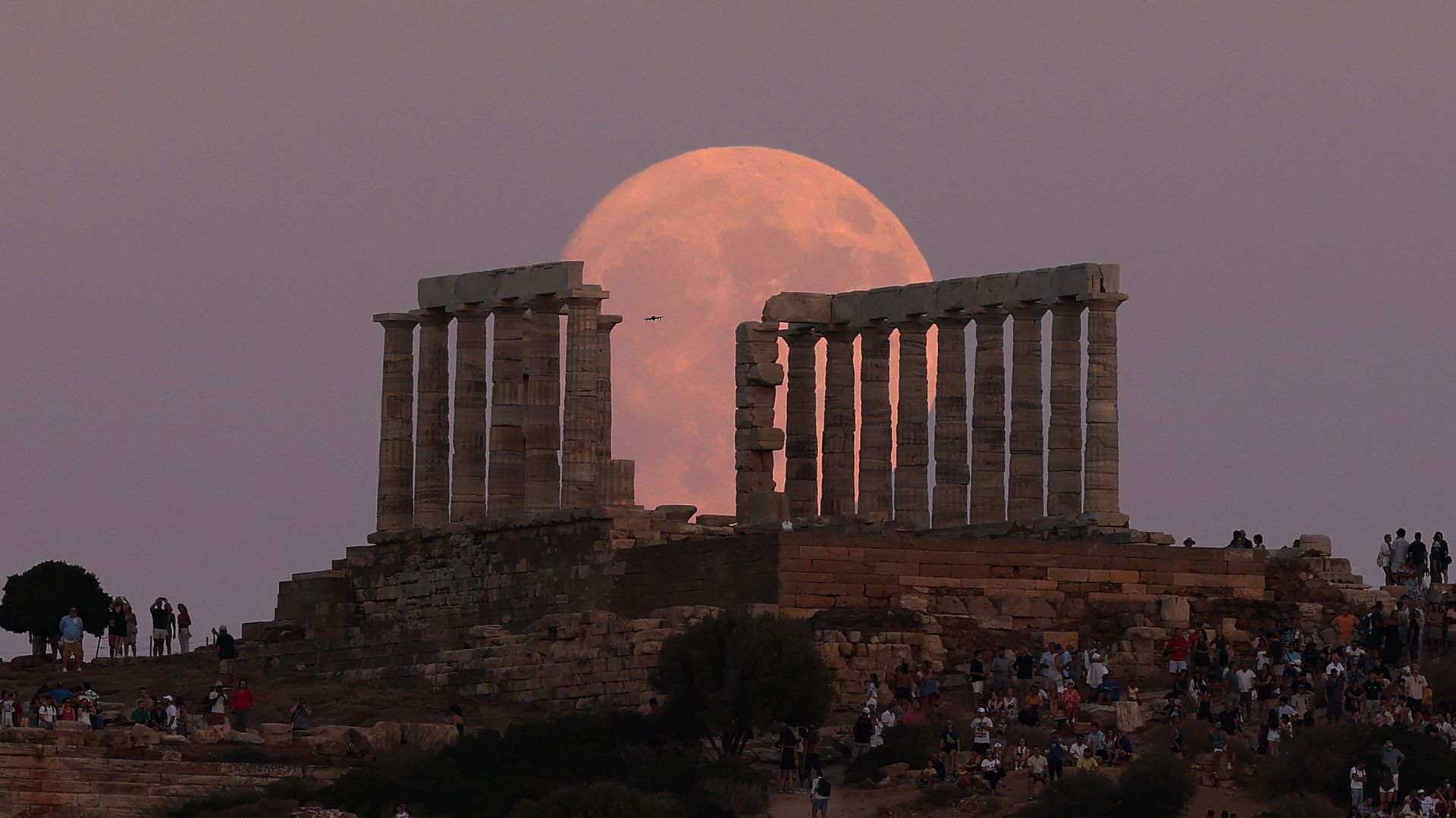 Sturgeon supermoon lights up skies around the world (photos) | Space
