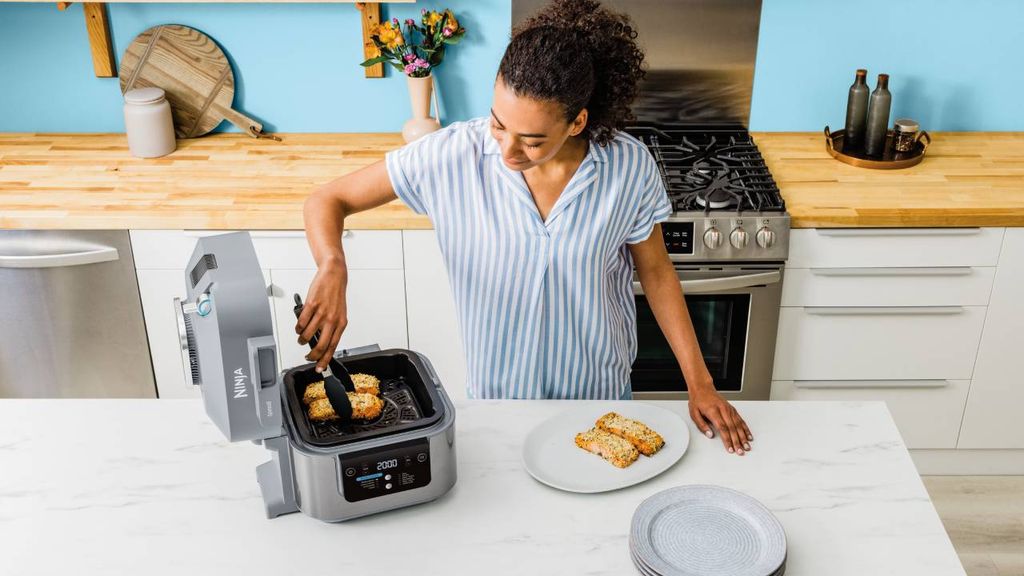 Ninja Speedi Rapid Cooker air fries, steams & grills meals in just 15 ...