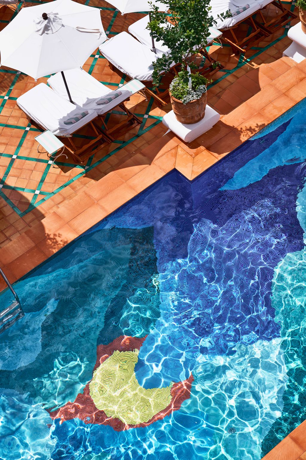 Le Sirenuse hotel's swimming pool is transformed by Nicolas Party's ...