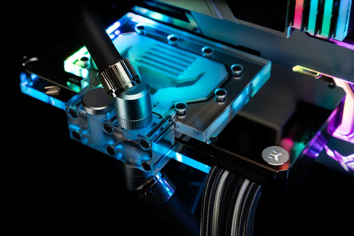 This Backplate Actively Liquid Cools Your RTX 3080 or 3090 | Tom's Hardware