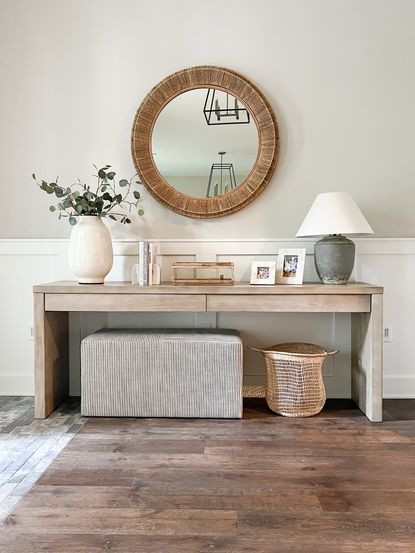 What can I put on my entryway wall? 9 elegant ideas | Homes & Gardens