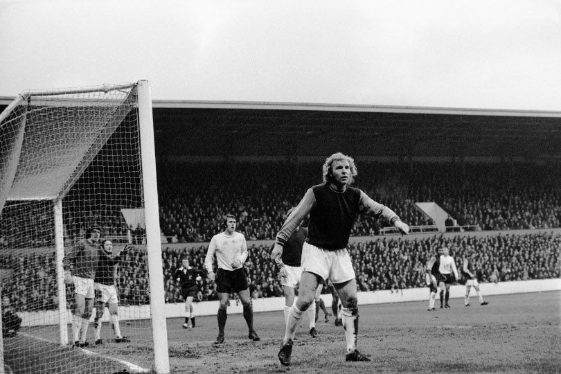 The most mental semi-final ever: when Bobby Moore went in goal... and ...