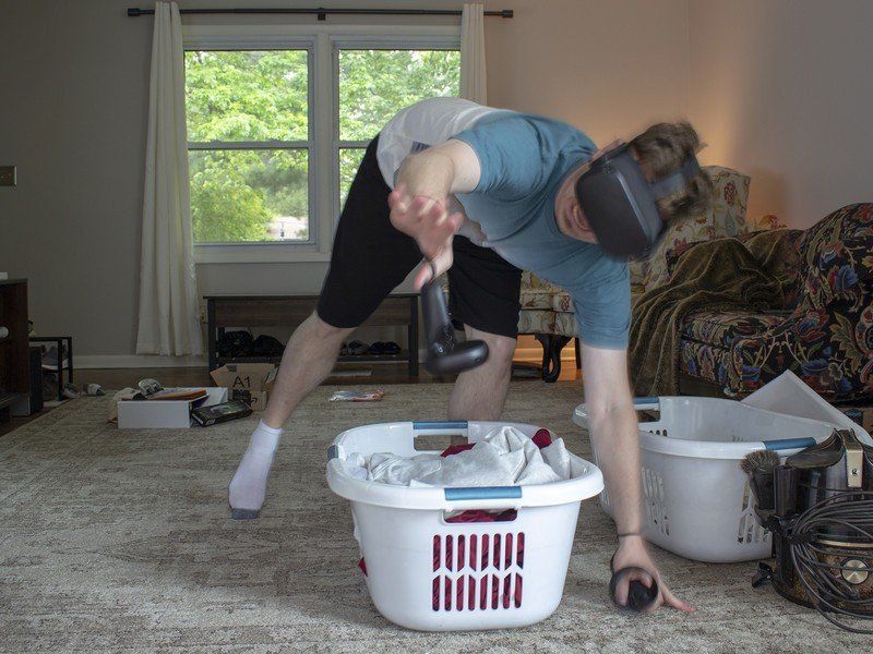 How to avoid tragedy (and broken TVs) while playing in VR on Oculus ...