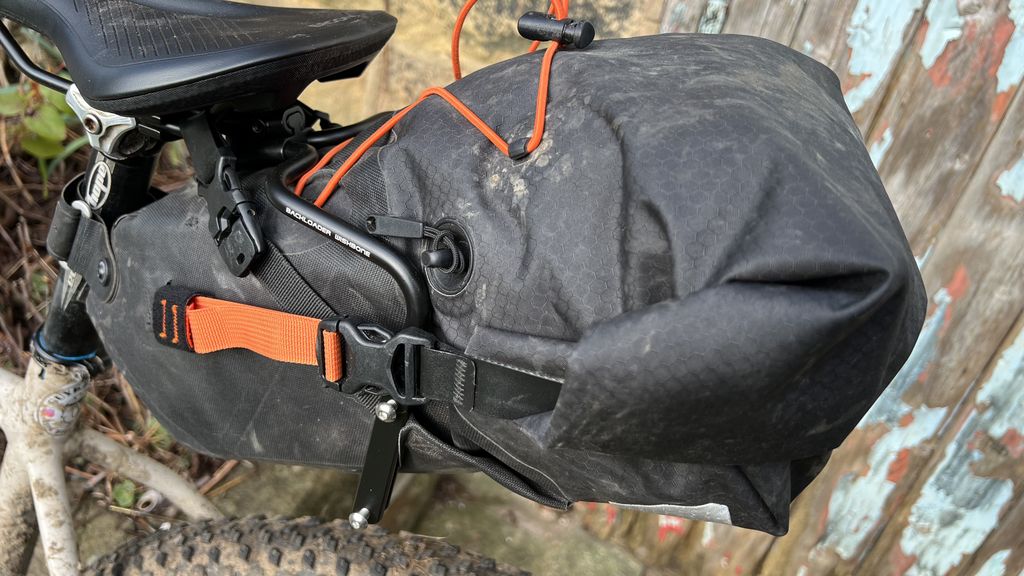 Topeak Backloader Wishbone review – seatpack anti-sway stabilizer ...