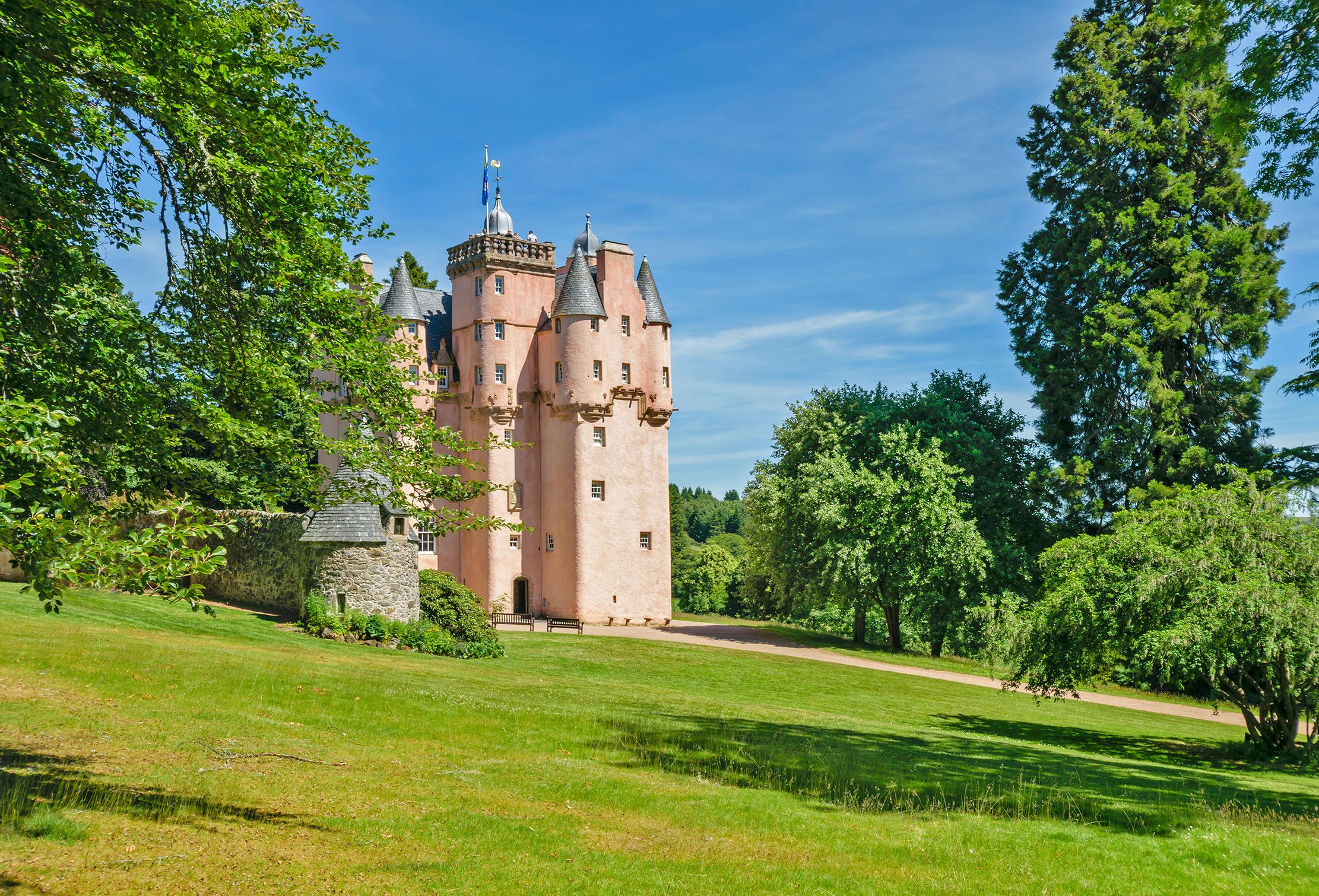 Craigievar Castle, a Scottish castle full of tales of warriors and ...