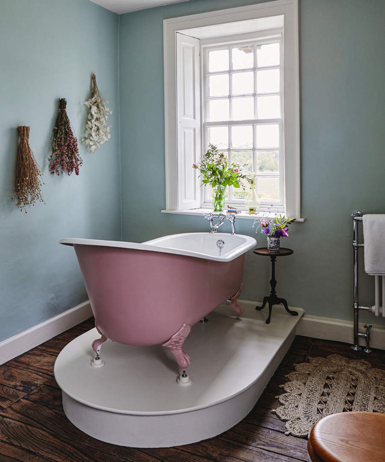 Small bathroom bathtub ideas – 24 designs to sink into | Real Homes